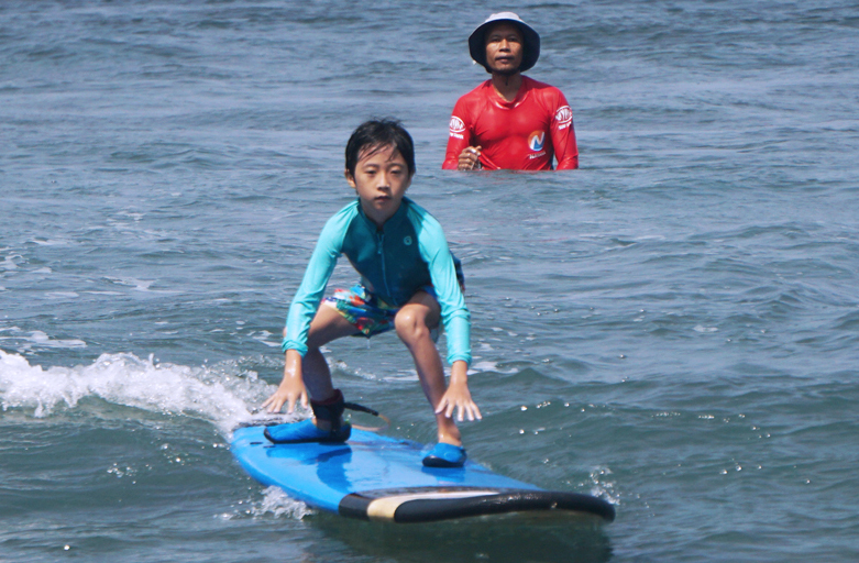 Kids Surf Lesson, perfect holiday idea for your kids.